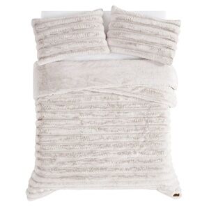 Frye | Bedding | Last Chance Frye 3piece Channel Stitch Faux Fur ...